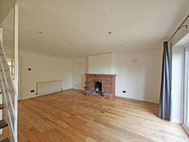 3 bedroom village house to rent