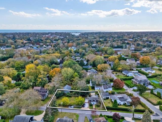 3 bedroom, Village Of Southampton NY LS96815002