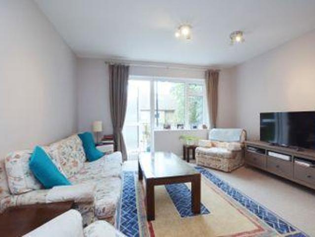 3 Bedrooms Maisonette for rent in Coniston Close, Hartington Road, London W4