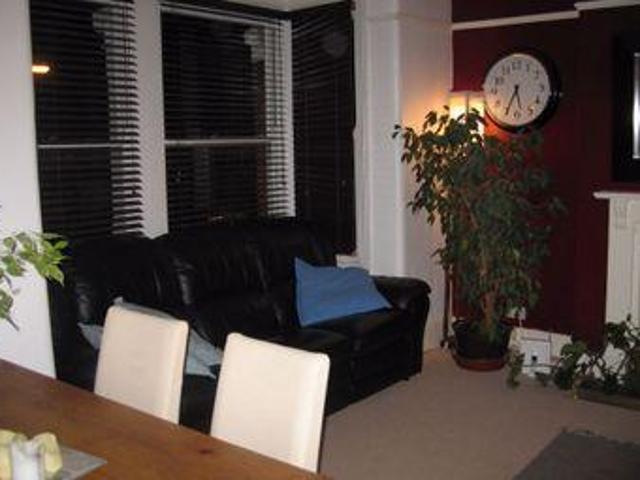 3 Bedrooms Maisonette for rent in Boundaries Road, London SW12