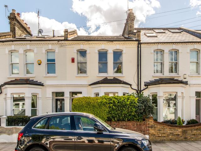 3 Bedrooms Maisonette for Rent in Brookville Road | Foxtons