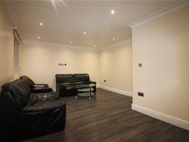 3 Bedrooms Maisonette for rent in Gledwood Avenue, Hayes UB4