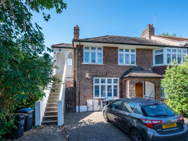 3 Bedrooms Maisonette for Rent in Glendale Drive | Foxtons
