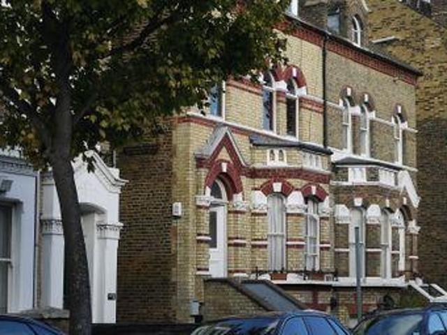 3 Bedrooms Maisonette for rent in Disraeli Road, London SW15