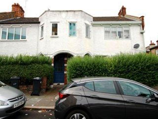 3 Bedrooms Maisonette for rent in Felsberg Road, Brixton SW2