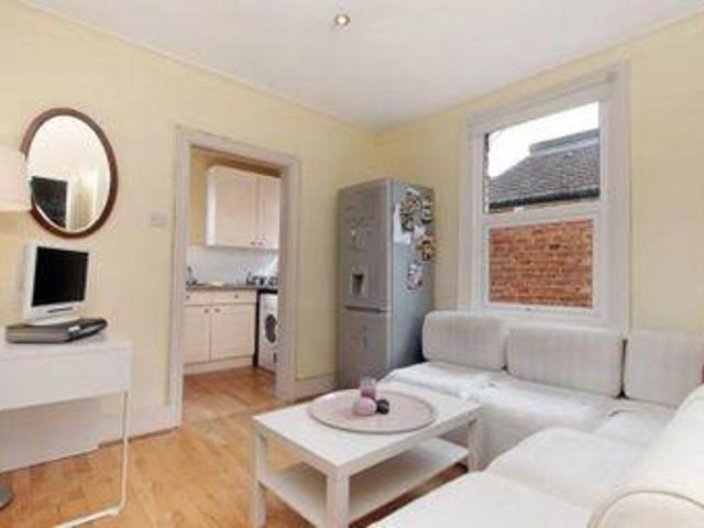 3 Bedrooms Maisonette for rent in Kingston Road, London SW20