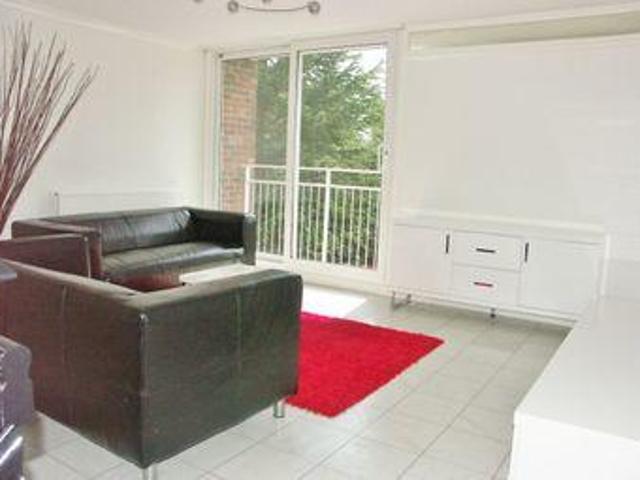 3 Bedrooms Maisonette for rent in Leaf Close, Northwood HA6