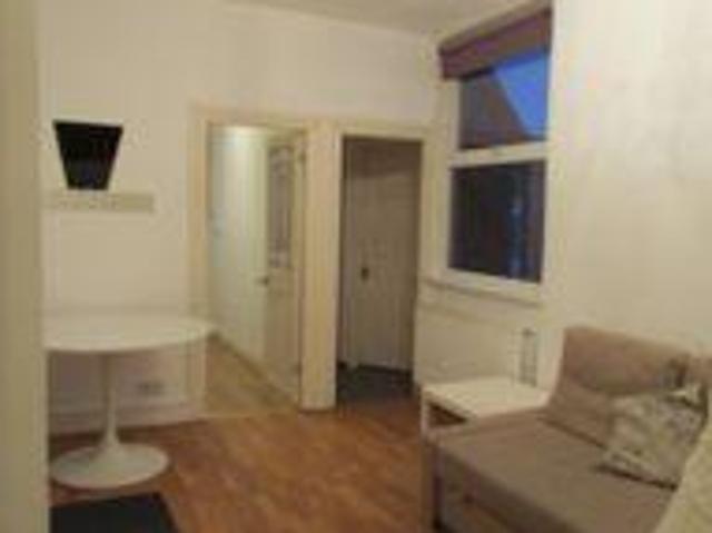 3 Bedrooms Maisonette for rent in Ling Road, London E16