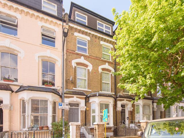 3 Bedrooms Maisonette for Rent in St Julians Road | Foxtons