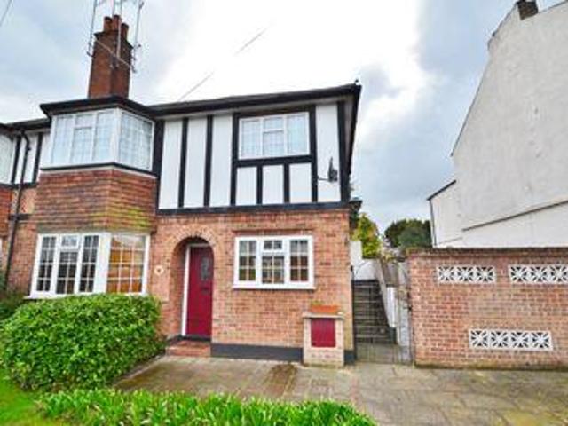 3 Bedrooms Maisonette for rent in Potters Road, Barnet EN5