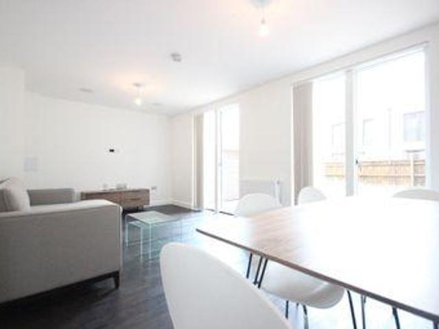 3 Bedrooms Maisonette for rent in Peloton Avenue, Stratford E20