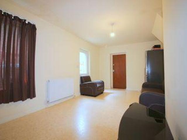 3 Bedrooms Maisonette for rent in Romford Road, London E12, Manor Park