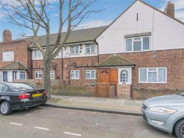 3 Bedrooms Maisonette for rent in Ridgwell Road, Victoria Dock, London E16