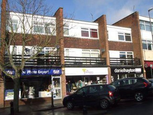 3 Bedrooms Maisonette for rent in Town Street, Leeds LS18