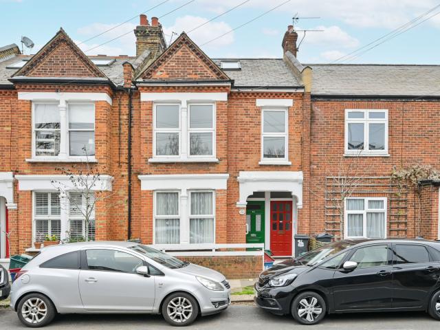 3 Bedrooms Maisonette for Rent in Thames Road | Foxtons