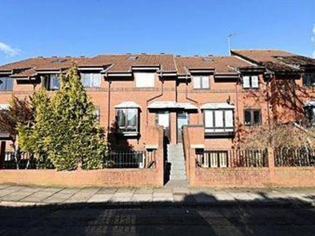 3 Bedrooms Maisonette for rent in The Causeway, London N2