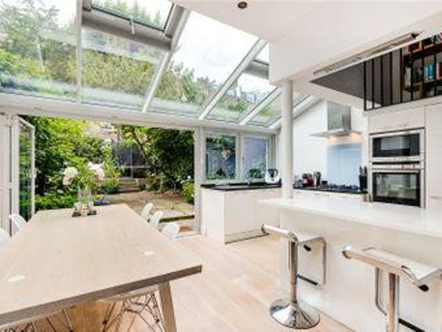 3 Bedrooms Maisonette for sale in Alexander Street, London W2