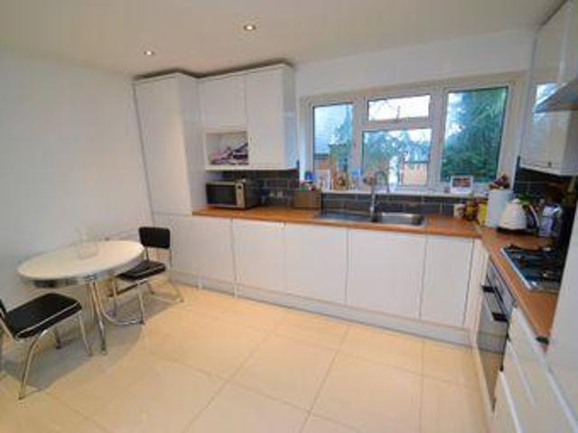 3 Bedrooms Maisonette for sale in Oak Tree Court, Barnet Lane, Elstree WD6