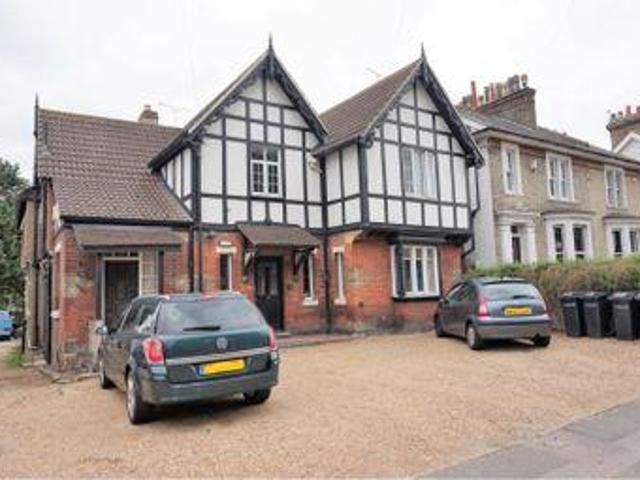 3 Bedrooms Maisonette for sale in Old Road East, Gravesend DA12
