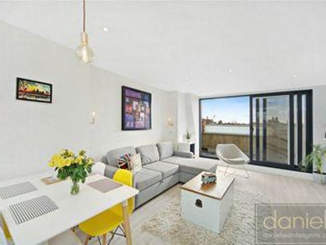 3 Bedrooms Maisonette for sale in Priory Park Road, Queens Park, London NW6