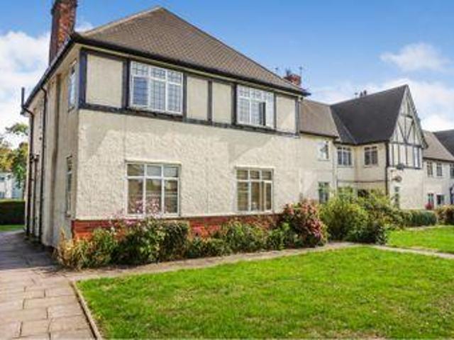 3 Bedrooms Maisonette for sale in Ruislip Court, Ruislip HA4