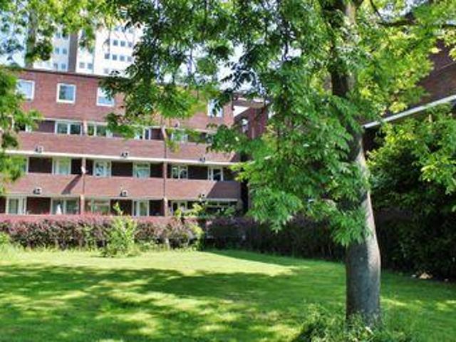 3 Bedrooms Maisonette for sale in Tamar Square, Woodford Green IG8