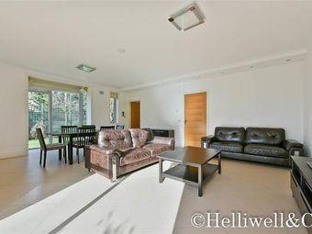 3 Bedrooms Mews house for rent in Amherst Road, London W13
