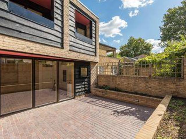 3 Bedrooms Mews house for rent in Stories Mews, Stories Road, London SE5