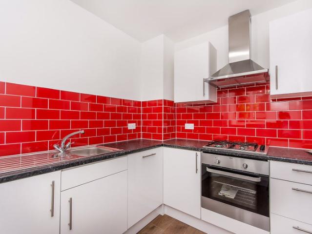 3 bedrooms, moments away from white city