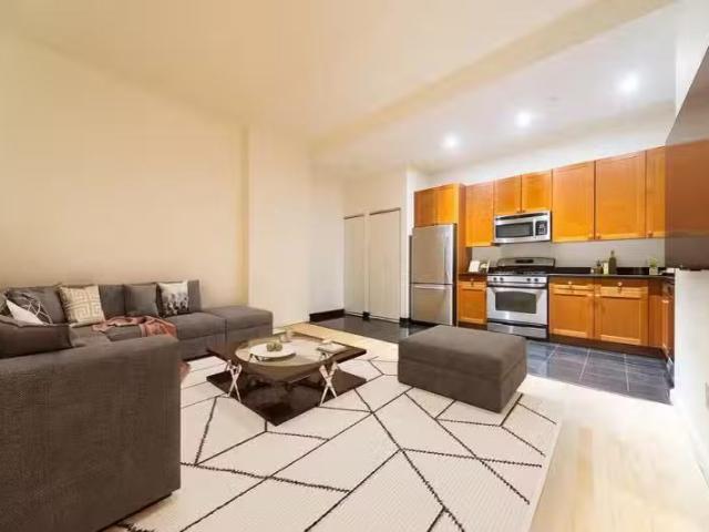 3 Bedrooms at William Street for $7,178 by Mackenzie Kyle