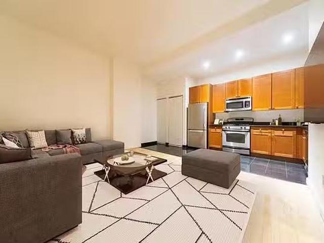 3 Bedrooms at 135 William Street for $7,610 by Maria Preira Mo.