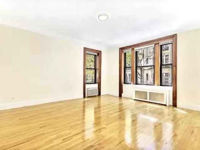 3 Bedrooms at 200 Riverside Drive for $8,245 $8,883 by Viole.