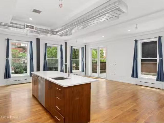 3 Bedrooms at 78 W 3rd St for $10,000 by Lincoln Wettenhall