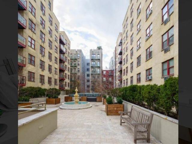 3 bedrooms and 1 bathroom apt!
