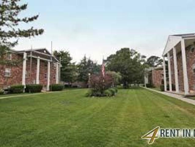 3 bedrooms Apartment in Quiet Building Tuckerton