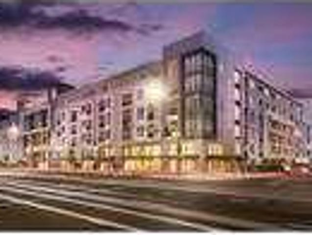 3 bedrooms Apartment Large & Bright. Parking Available!