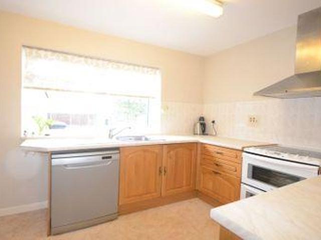 3 Bedrooms Bungalow for rent in Martin Close, Windsor SL4