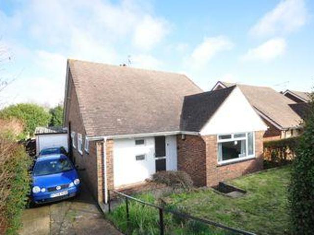3 Bedrooms Bungalow for rent in Benfield Way, Portslade, Brighton BN41