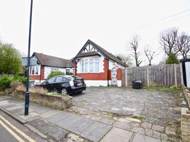 3 Bedrooms Bungalow for rent in Forty Close, Wembley, London HA9