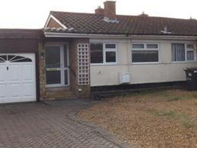 3 Bedrooms Bungalow for rent in Hookhams Lane, Renhold, Bedford MK41