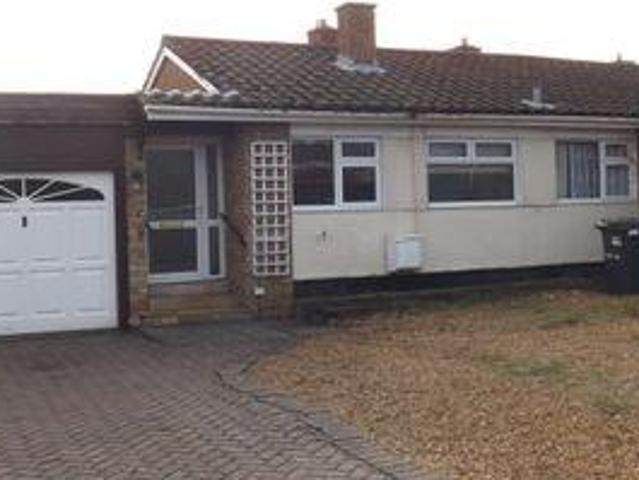 3 Bedrooms Bungalow for rent in Hookhams Lane, Renhold, Bedford MK41