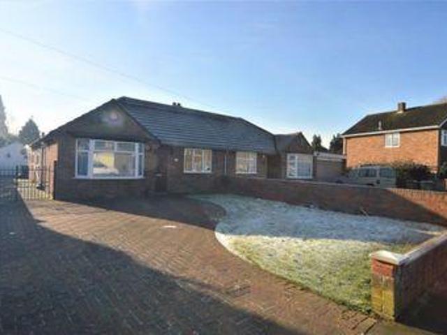 3 Bedrooms Bungalow for rent in Hollybush Avenue, St Albans AL2