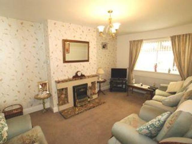 3 Bedrooms Bungalow for rent in Rectors Lane, Pentre, Deeside, 2Dh. CH5
