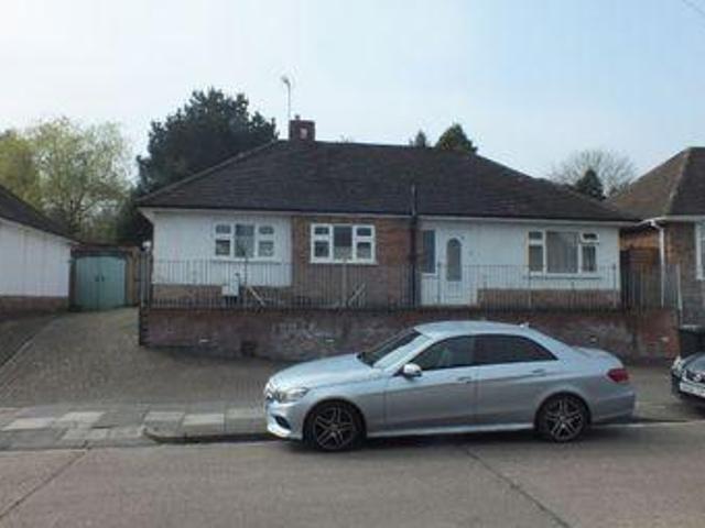 3 Bedrooms Bungalow for rent in Summerlea Road, Leicester LE5