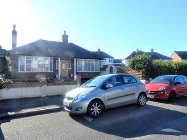 3 Bedrooms Bungalow for rent in Wandle Road, Morden SM4