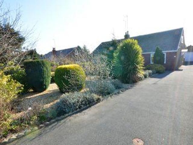3 Bedrooms Bungalow for sale in Manor Croft, Normanton WF6