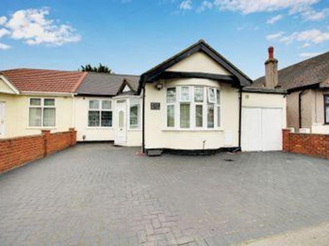 3 Bedrooms Bungalow for sale in Oaks Lane, Ilford, Essex IG2
