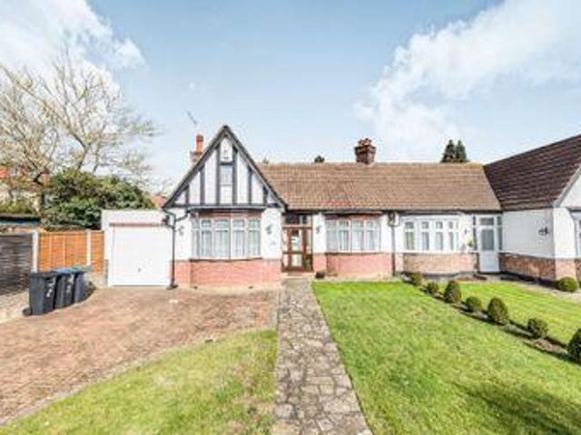 3 Bedrooms Bungalow for sale in Ash Grove, Enfield EN1