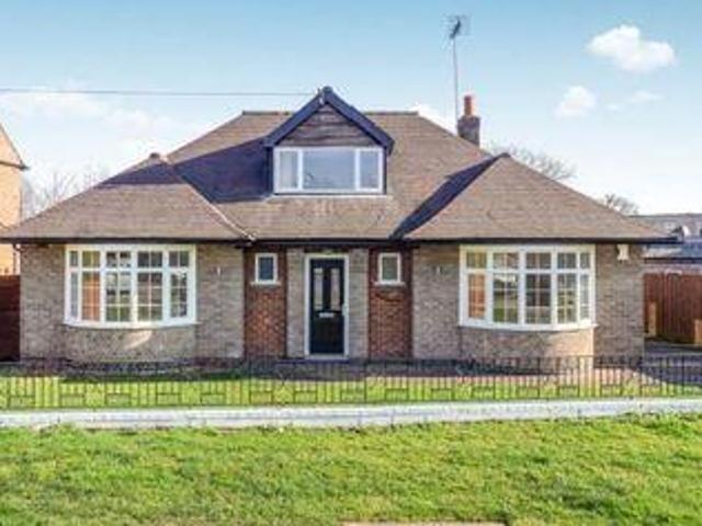 3 Bedrooms Bungalow for sale in Bye Pass Road, Beeston, Nottingham, Nottinghamshire NG9