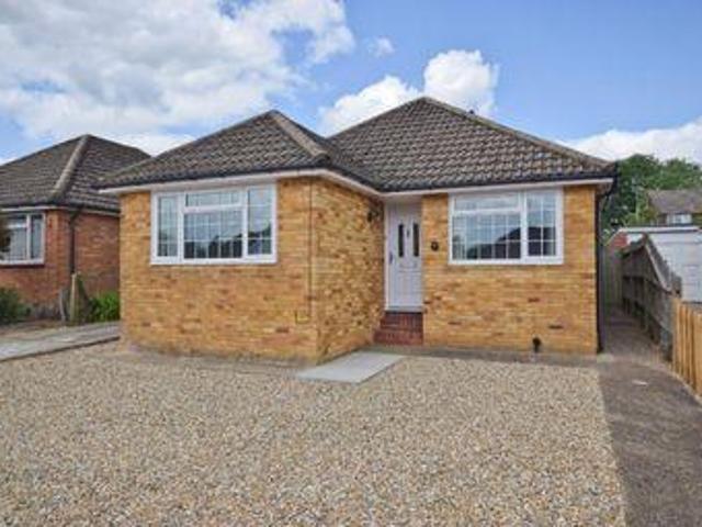 3 Bedrooms Bungalow for sale in Berg Estate, Basingstoke RG22